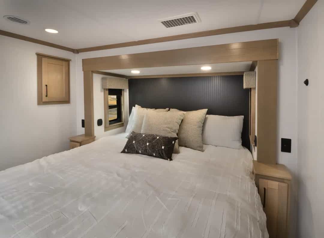 RVs with king beds - RV Envy