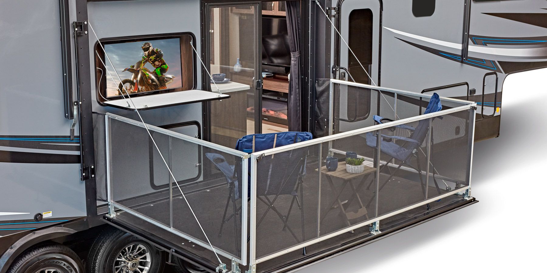 Fifth wheel trailers with a side patio